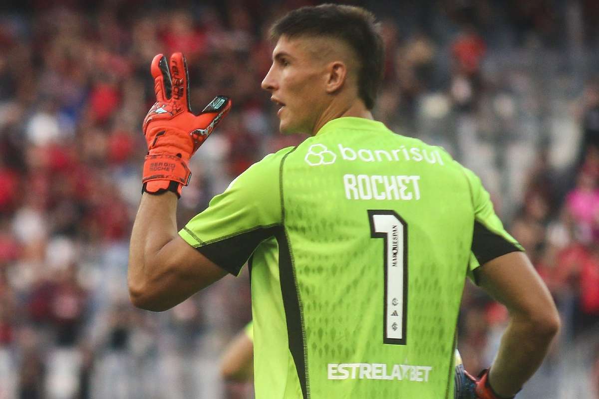 Rochet, goleiro do Inter, ajuda vítimas dos temporais no Rio Grande do ...