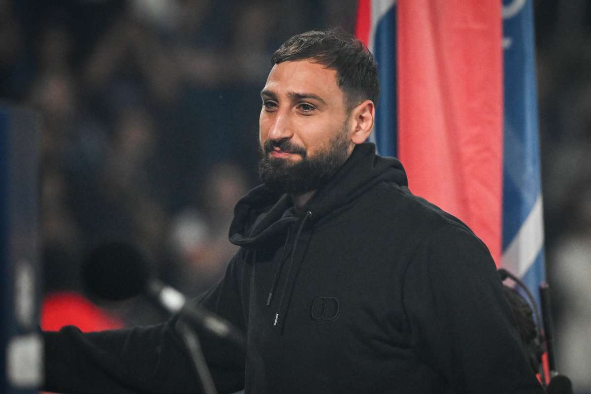 Manchester City complete signing of PSG goalkeeper Donnarumma ...