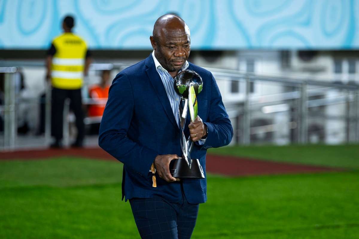 Former Nigeria and Barcelona star Amuneke unveiled as Heartland coach ...