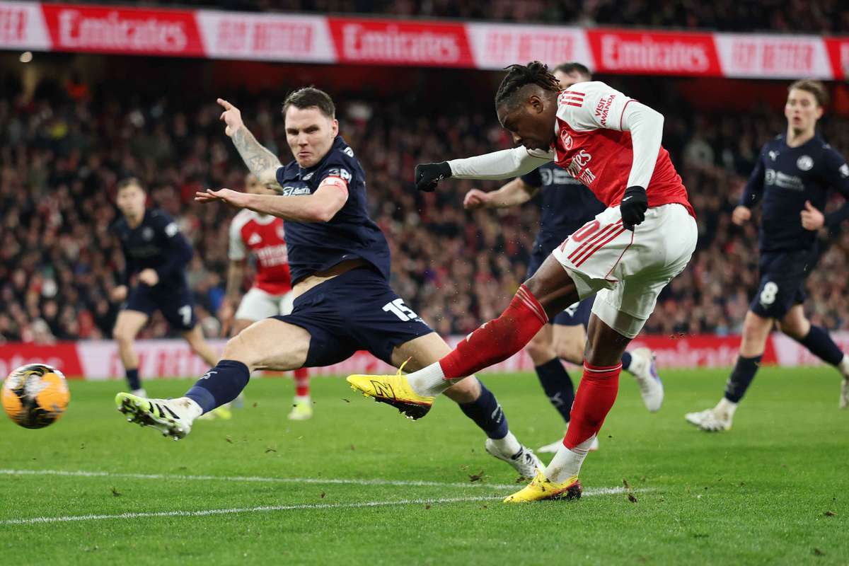 'Playing an important role': Arsenal boss Arteta not writing off Eze ...