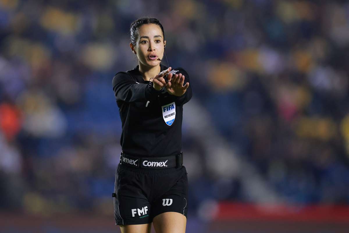 FIFA president offers support for Mexican referee after she receives death threats | Flashscore.com