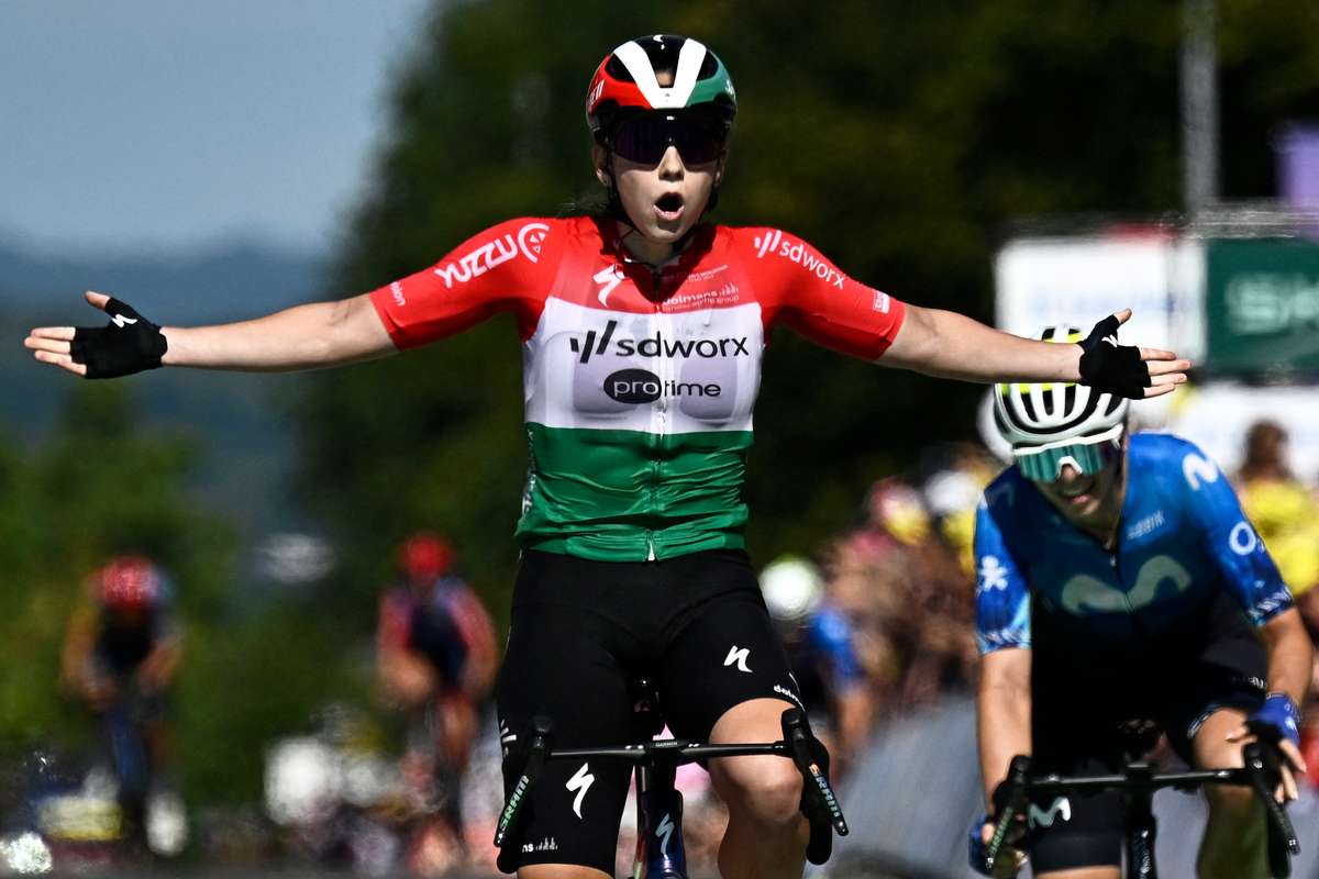 Vas wins stage five as Vollering crashes in women's Tour de France ...