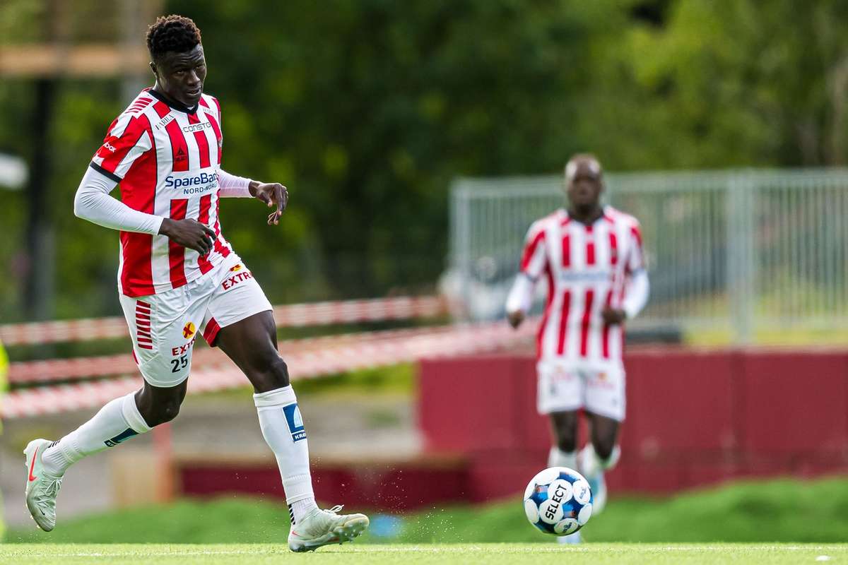 FC Porto e Benfica atentos a jovem defesa gambiano Abubacarr Sedi ...