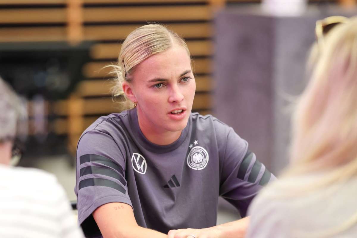 "Fiebertraum": DFB-Frauen stimmen sich mit Wolfgang Petry auf EM ...