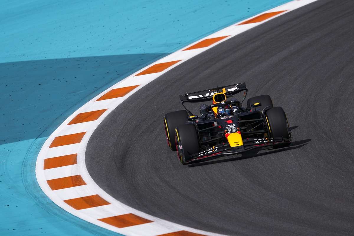 Max Verstappen obține pole position-ul în cursa de sprint de la Miami în fața lui Charles ...