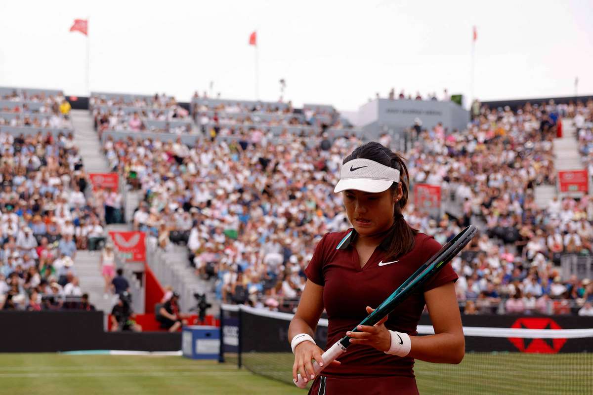 Emma Raducanu left dissatisfied after defeat to Qinwen Zheng at Queen's ...