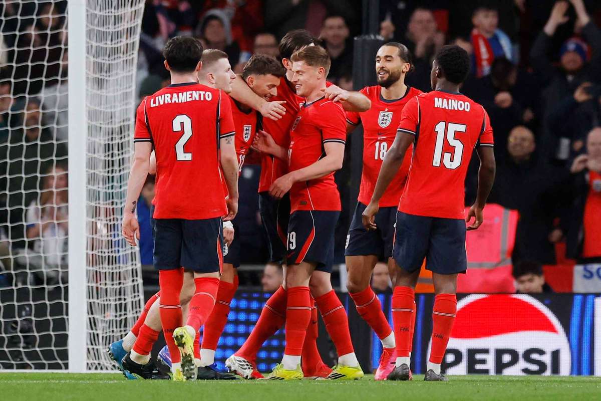 Henderson says England players will back White after boos | Flashscore.com