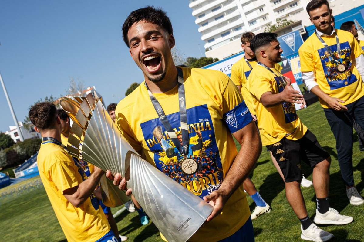 Oficial: Duarte Carvalho deixa o Estoril Praia e reforça a Académica ...