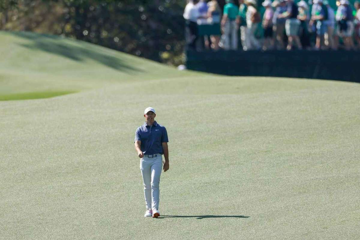 Rory McIlroy reaches Masters turn with four-shot lead as he closes in ...