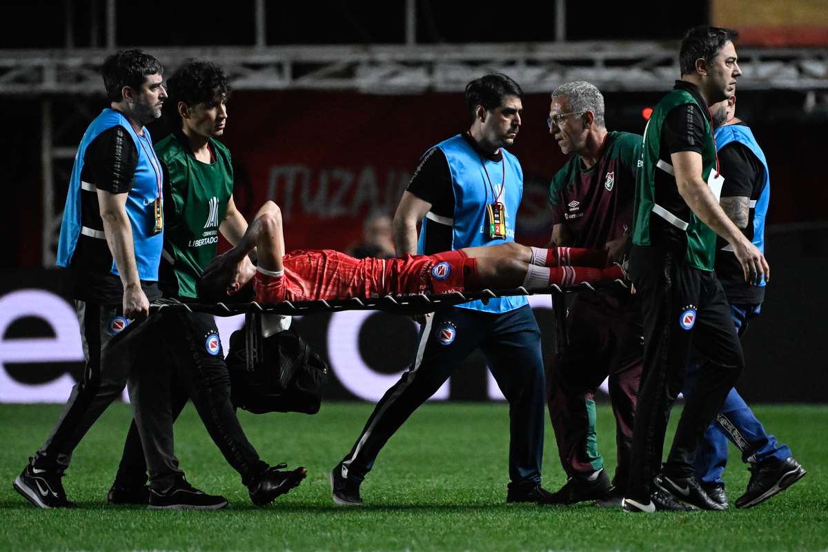 Recuperação de jogador que sofreu lesão em lance com Marcelo levará até ...