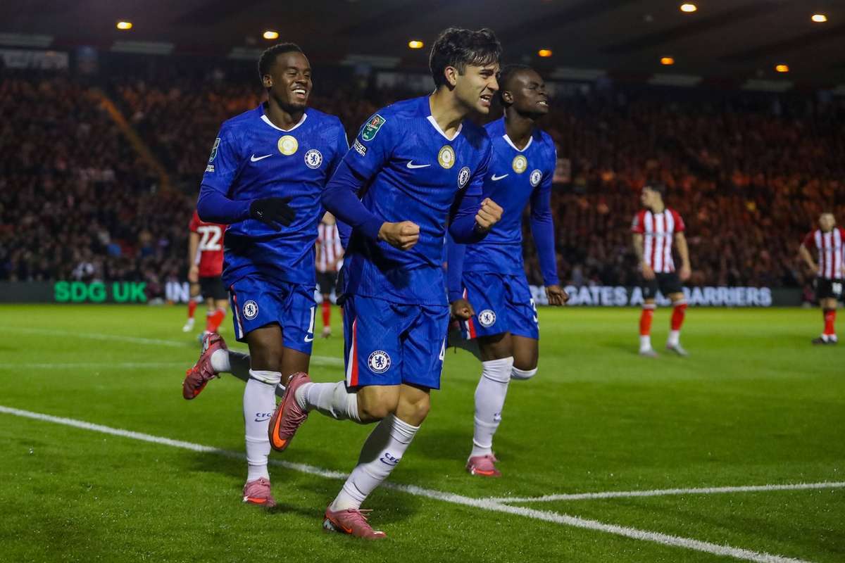 Chelsea director responds to fans' anger over Mourinho price-hike ...