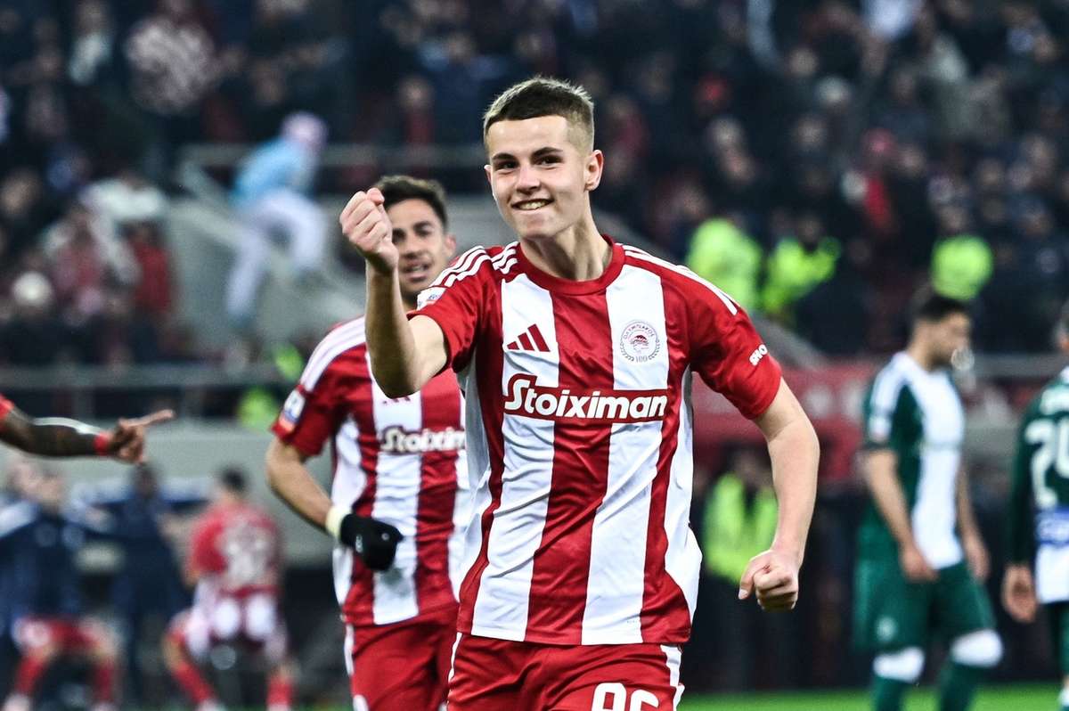 Arsenal, Man Utd watching Olympiacos pair Kostoulas and Mouzakitis ...