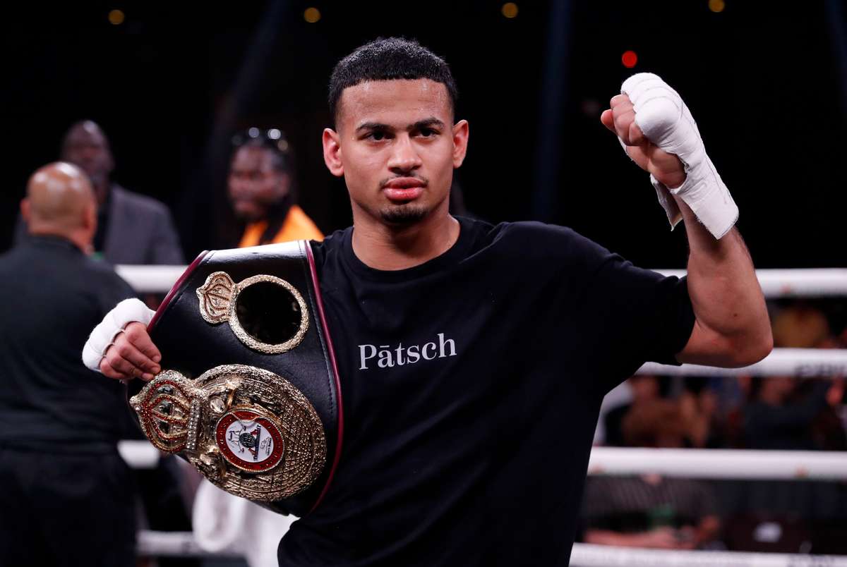 Boxing referee Tony Weeks steals the show, and Ismael Barroso's World ...