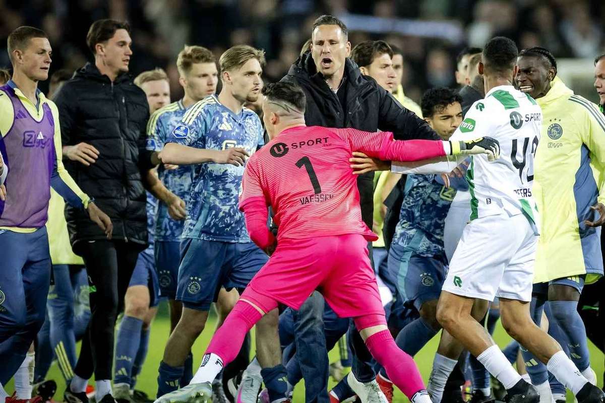 Eredivisie: Dutch FA open investigation into punches from Groningen goalkeeper Etienne Vaessen ...