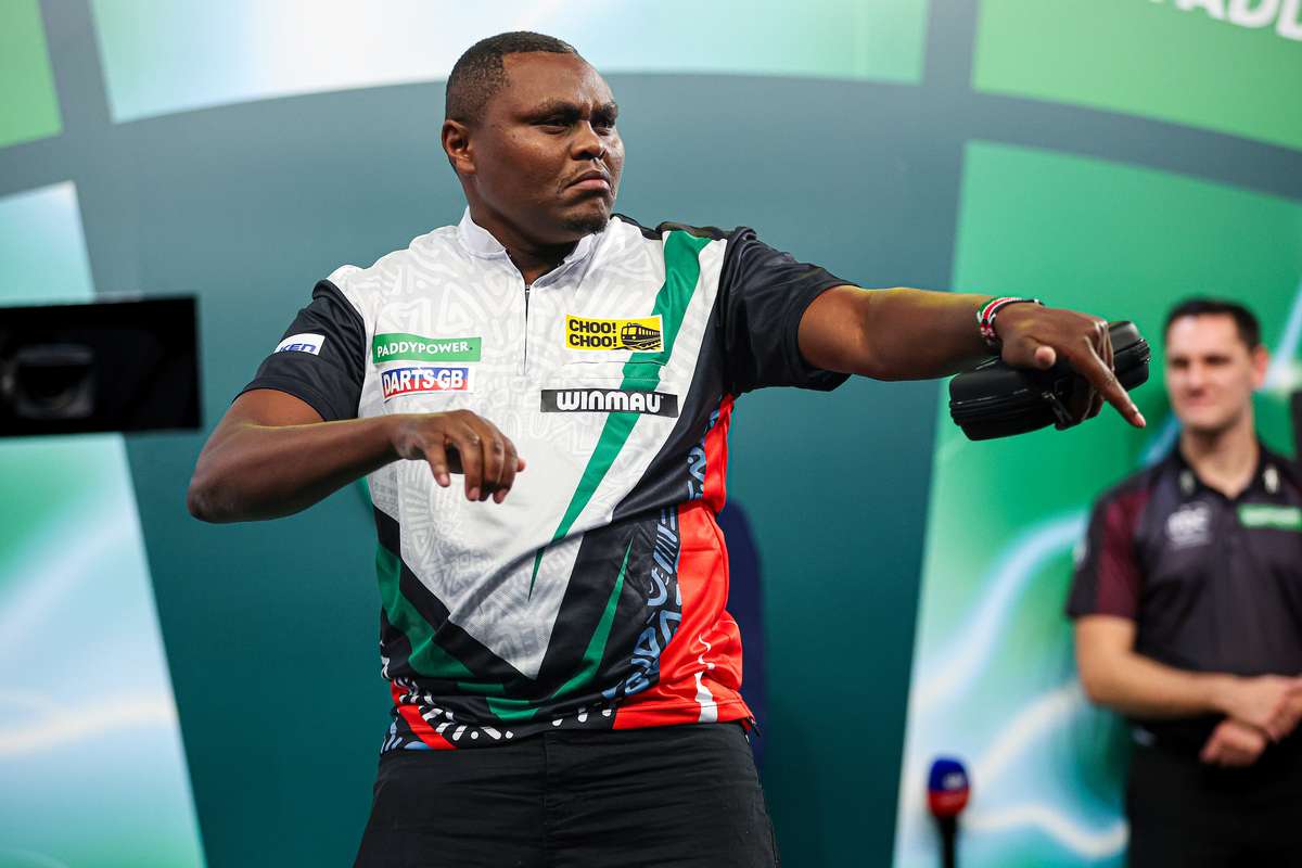 Darts-WM: "Bester Moment" seines Lebens - David Munyua schlägt Major ...