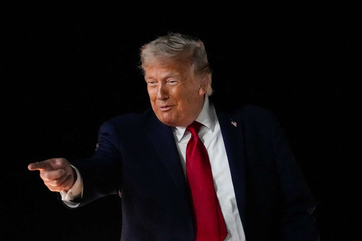 Trump to lift the World Cup trophy this summer in another controversial ...