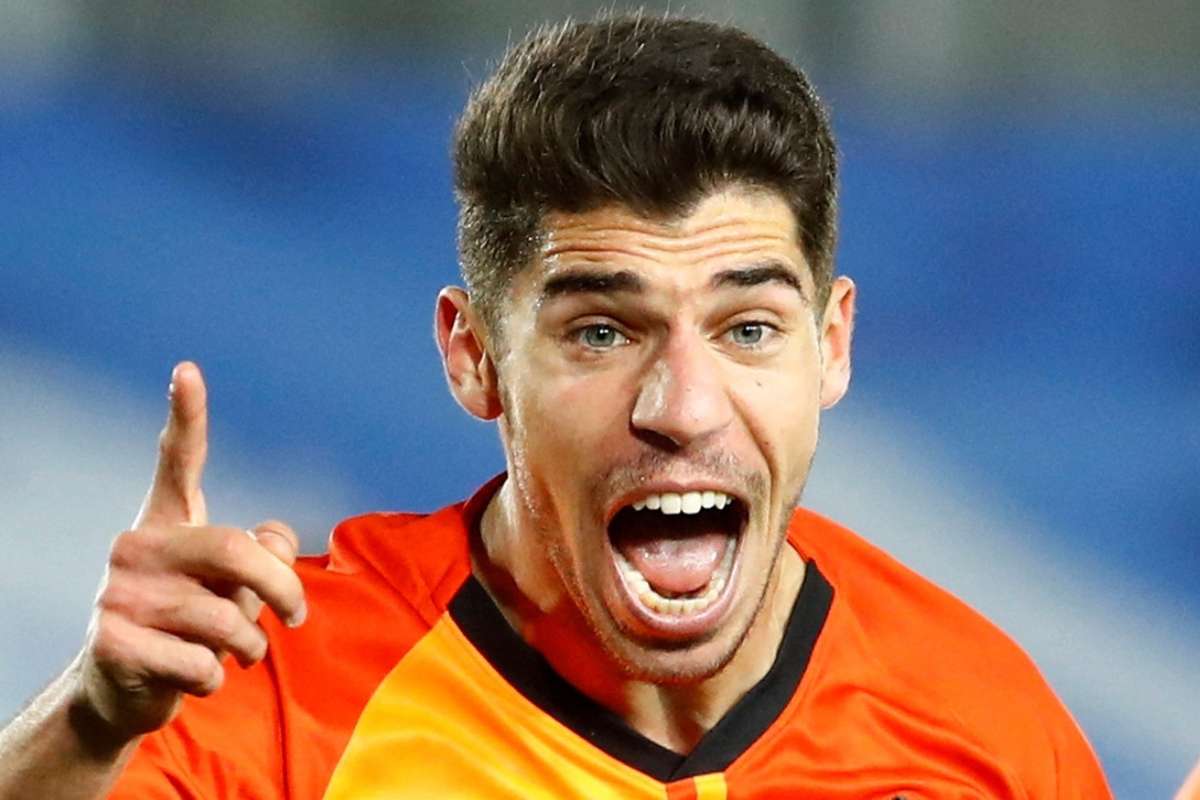 Fulham's new signing Solomon set for surgery, long spell out ...