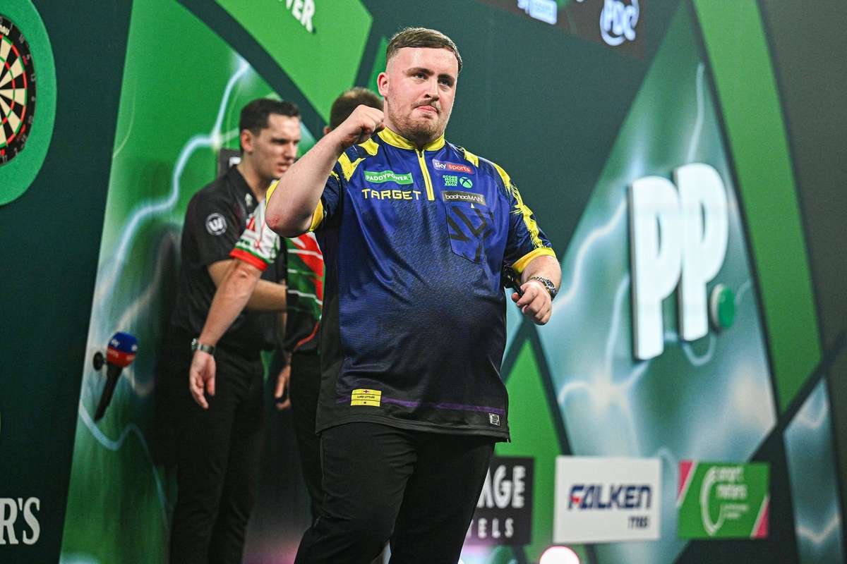 Littler eases through at World Darts Championship as Price is dumped out | Flashscore.co.uk