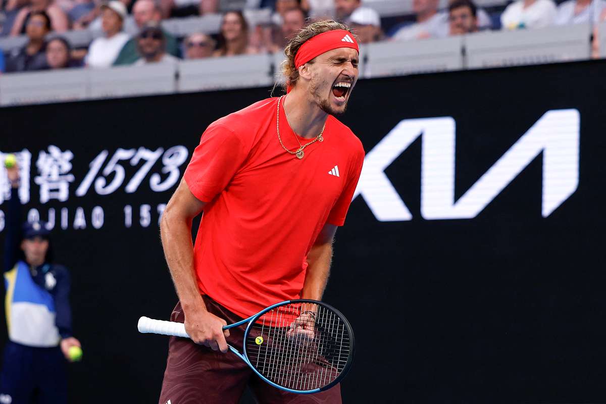Australian Open: Alexander Zverev keeps bid for first Grand Slam title alive with win over Ugo ...