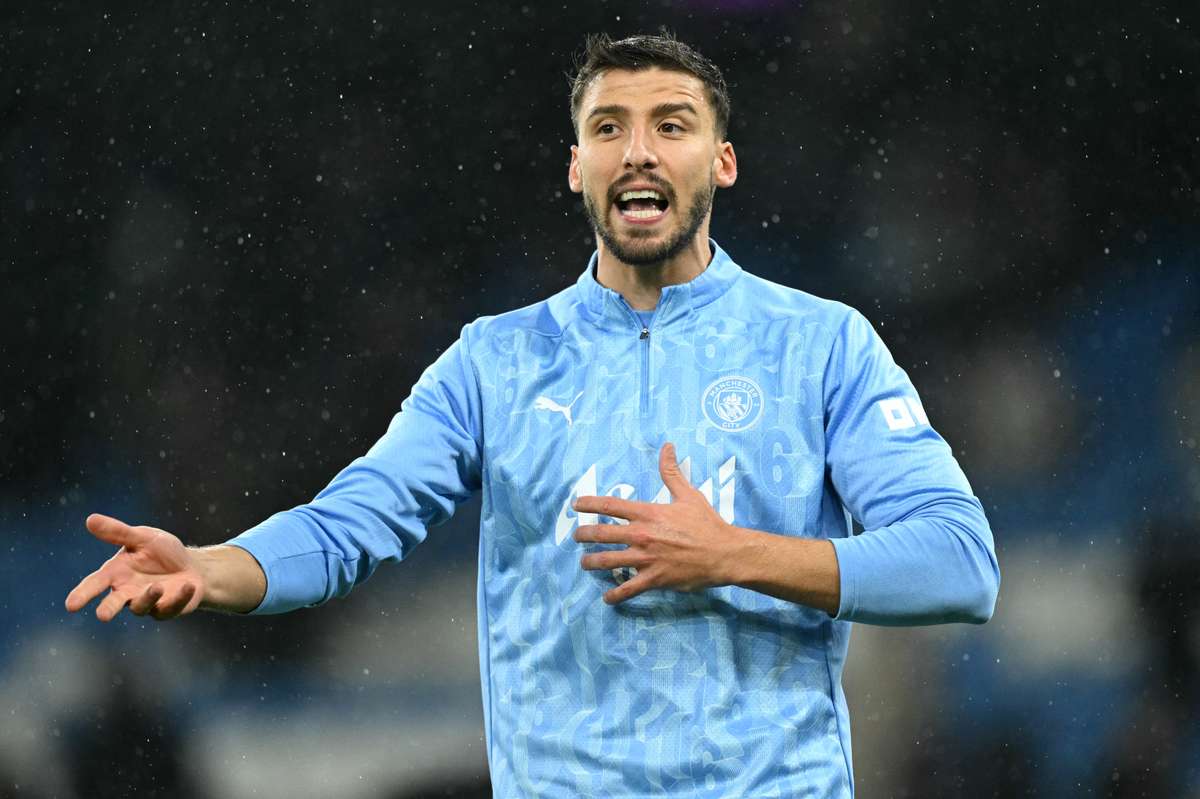 Dias ruled out for 'three to four weeks' in new Man City injury blow ...