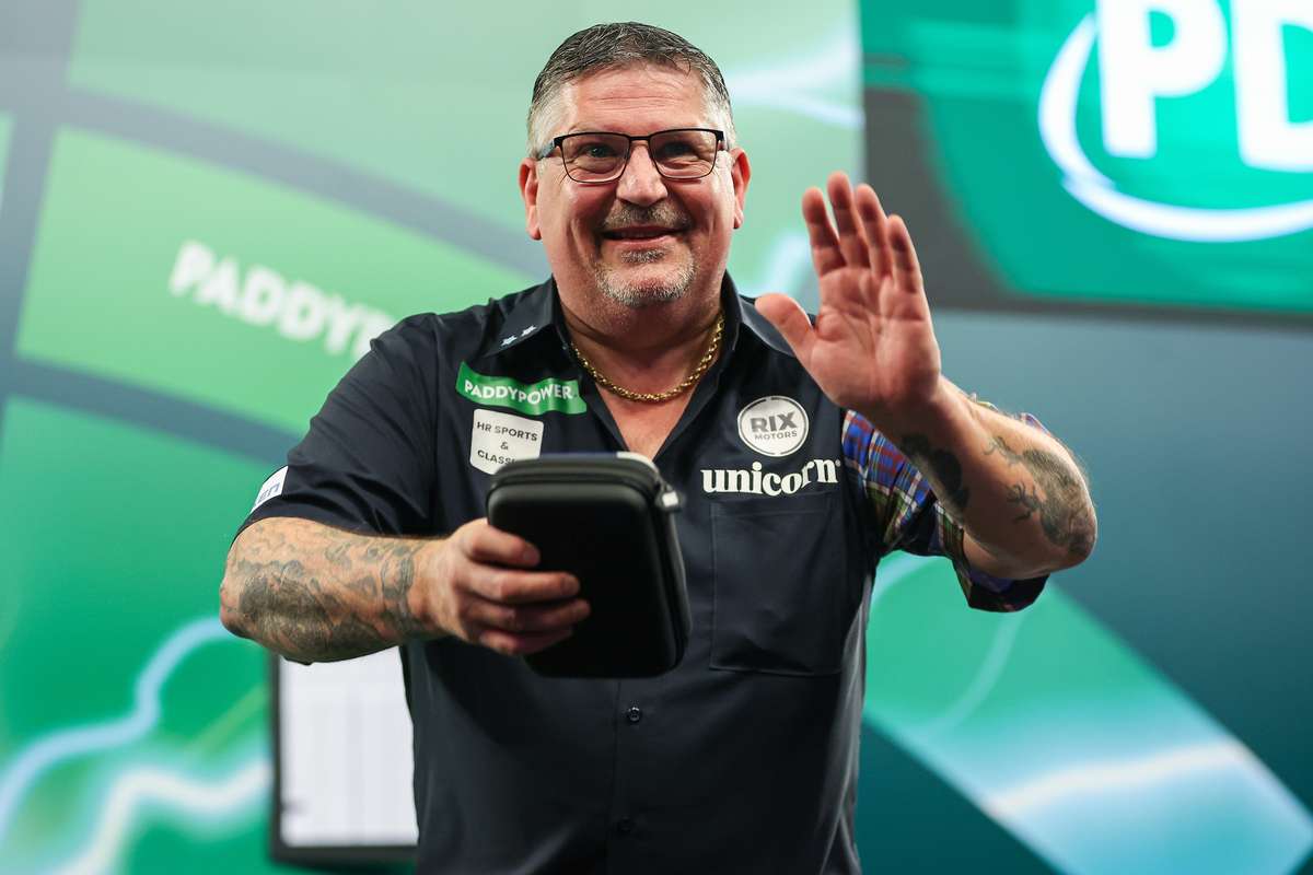 Anderson halts Hood and Searle beats Clayton to reach World ...