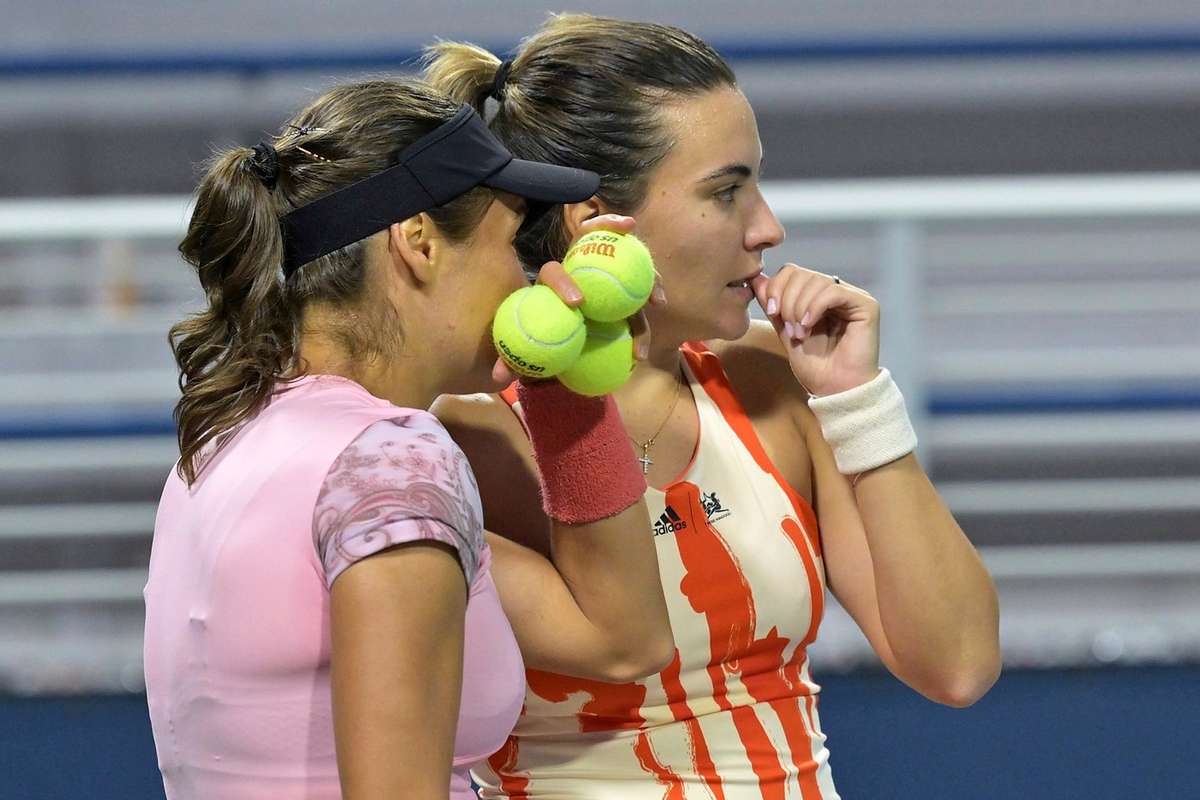 Monica Niculescu şi Gabriela Ruse s-au calificat în finala probei de dublu de la Hong Kong ...