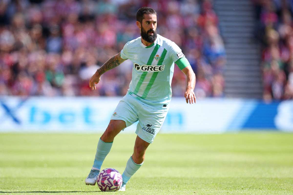 Real Betis talisman Isco suffers fractured tibia in pre-season encounter | Flashscore.ca