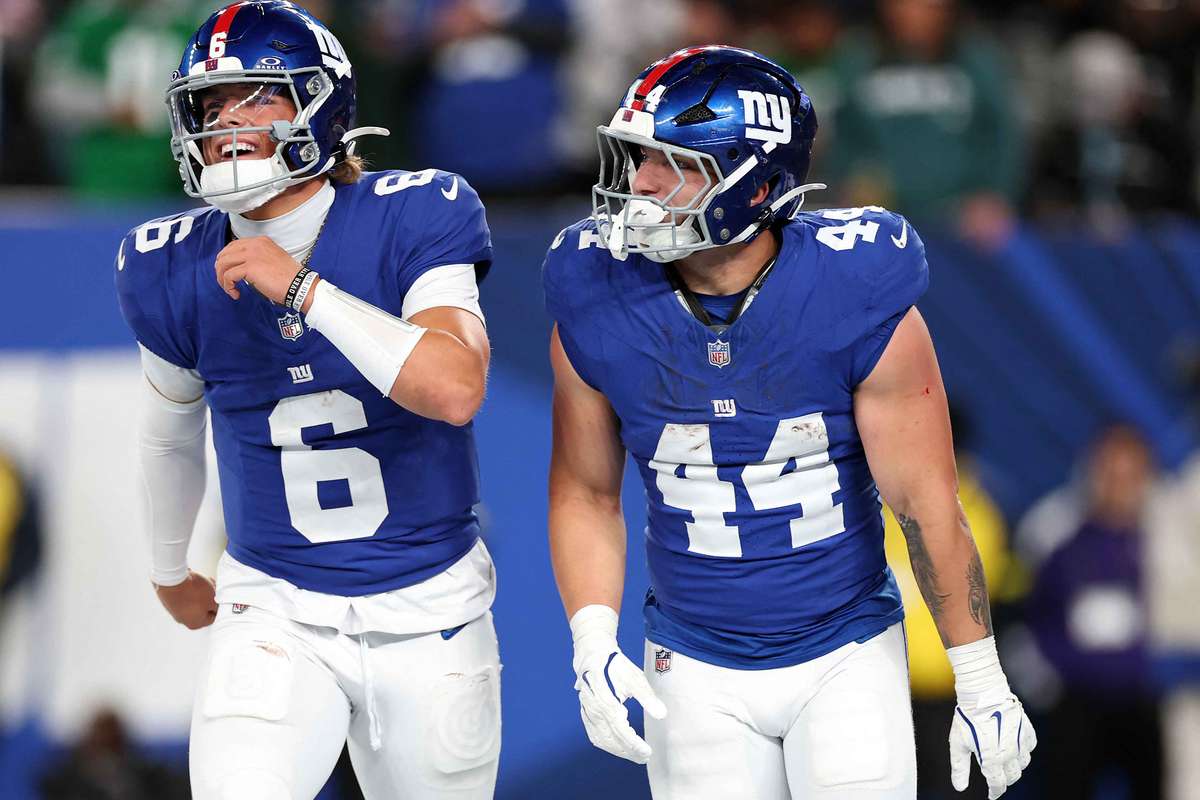 Dart, Skattebo combine for five touchdowns in Giants upset over the ...