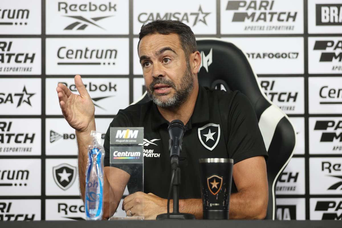 Artur Jorge ataca Everson e Deyverson, do Atlético Mineiro: "Não venham ...