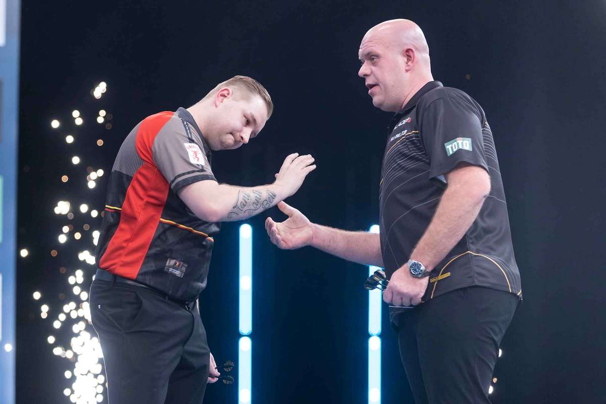 PDC World Masters: Michael van Gerwen by Dimitri van den Bergh after ...