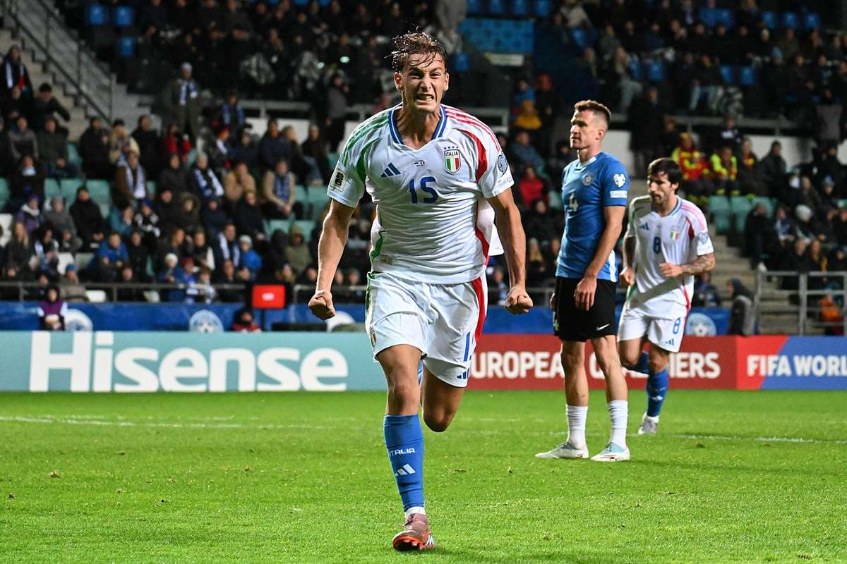 Esposito scores on debut as Italy beat Estonia, keep top spot hopes ...