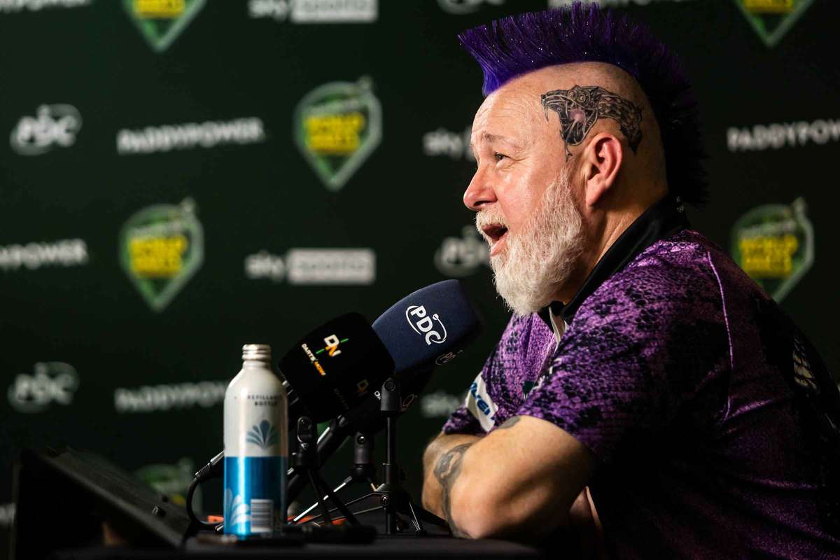 World Darts Championship: Wright through, Sherrock beaten | Flashscore ...