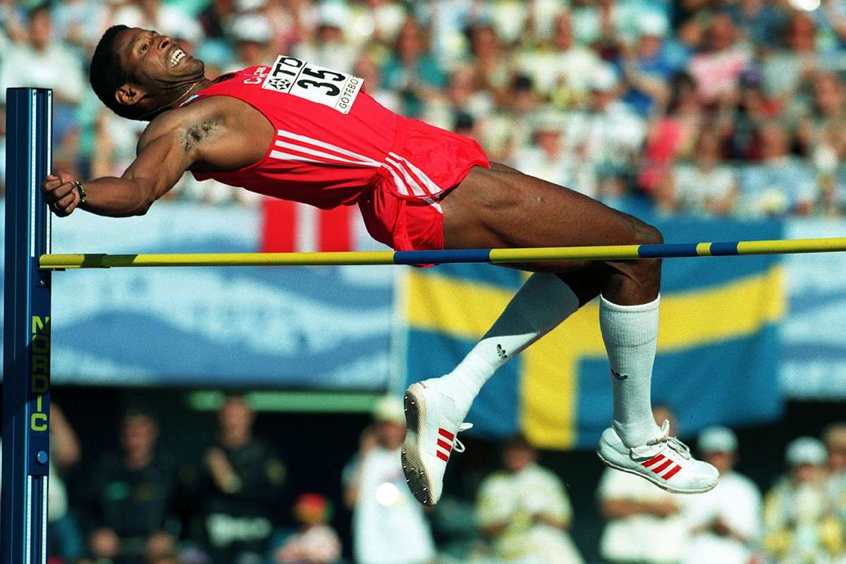 El récord del mundo de salto de altura de Javier Sotomayor cumple ¡30 ...