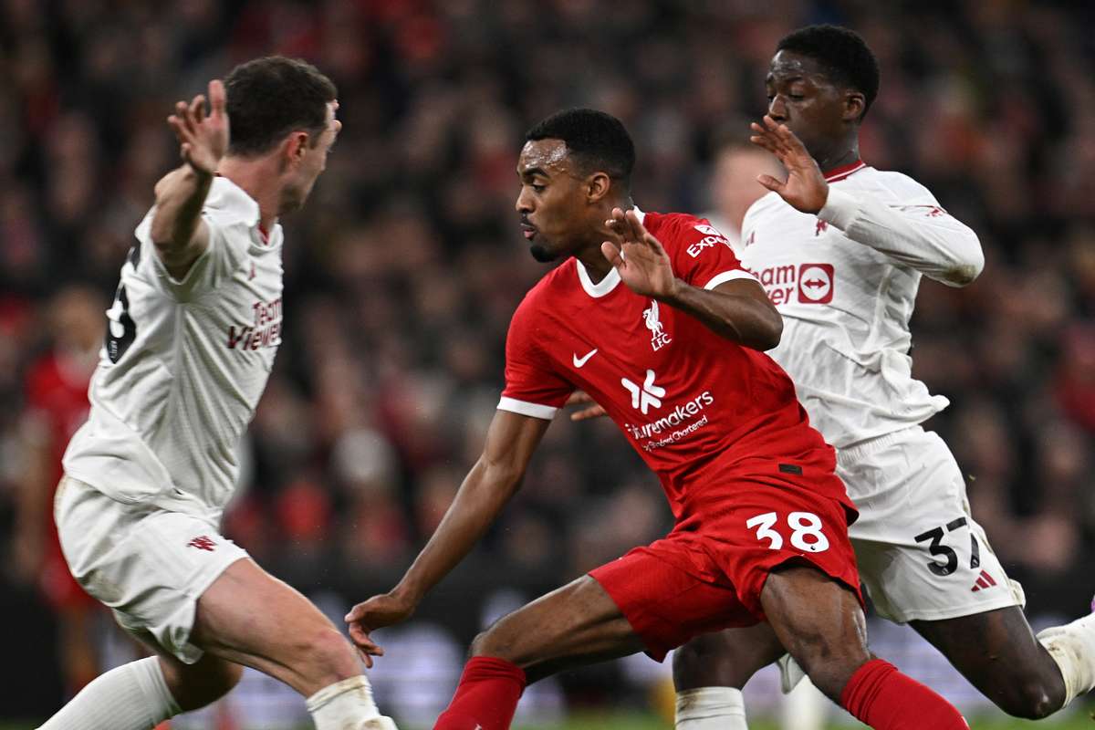 Liverpool empata clássico com o United e perde a ponta da Premier League | Flashscore.com.br