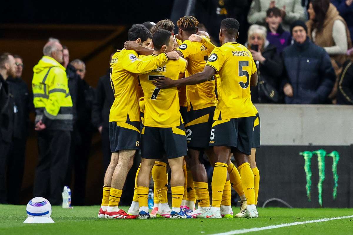 Larson leaves it late as Wolves come from behind to stun Ipswich ...