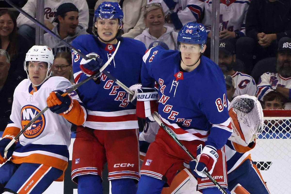 NHL Weekly: The tallest goal in league history, Matthews tries a goalie ...