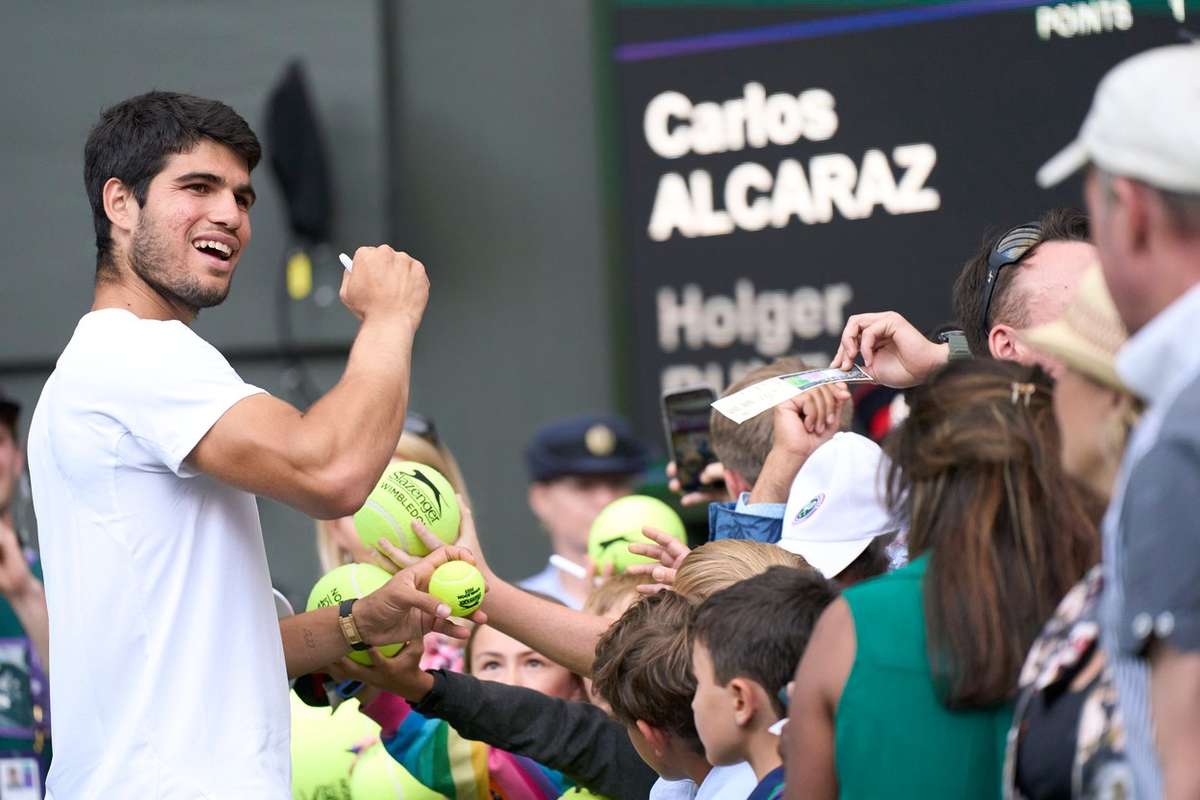 Carlos Alcaraz says dad 'just a fan' after Novak Djokovic filmed at ...