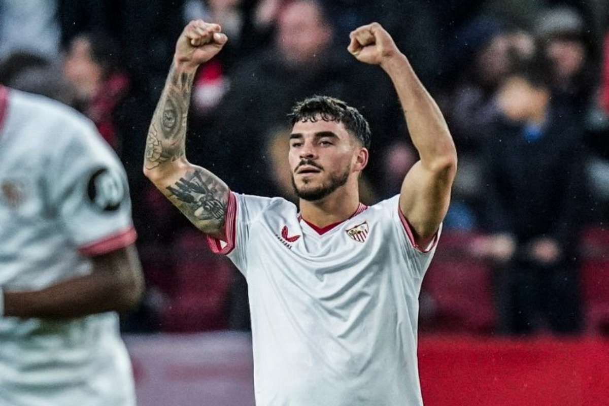 Isaac Romero, le débutant en équipe première de Séville qui est en lice ...