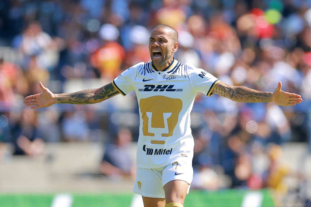 Dani Alves wpłacił milion euro kaucji i został tymczasowo zwolniony z ...