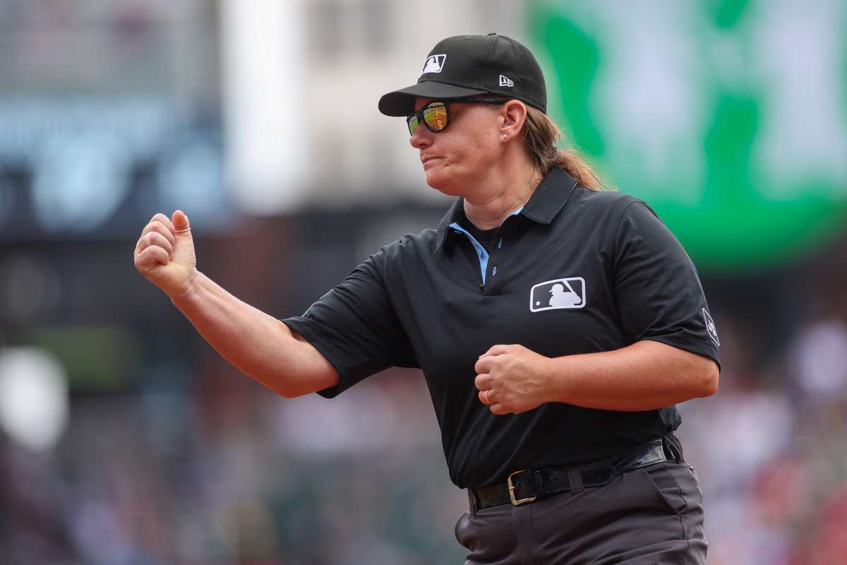 Jen Pawol makes history by becoming first woman to umpire in MLB | FlashscoreUSA.com