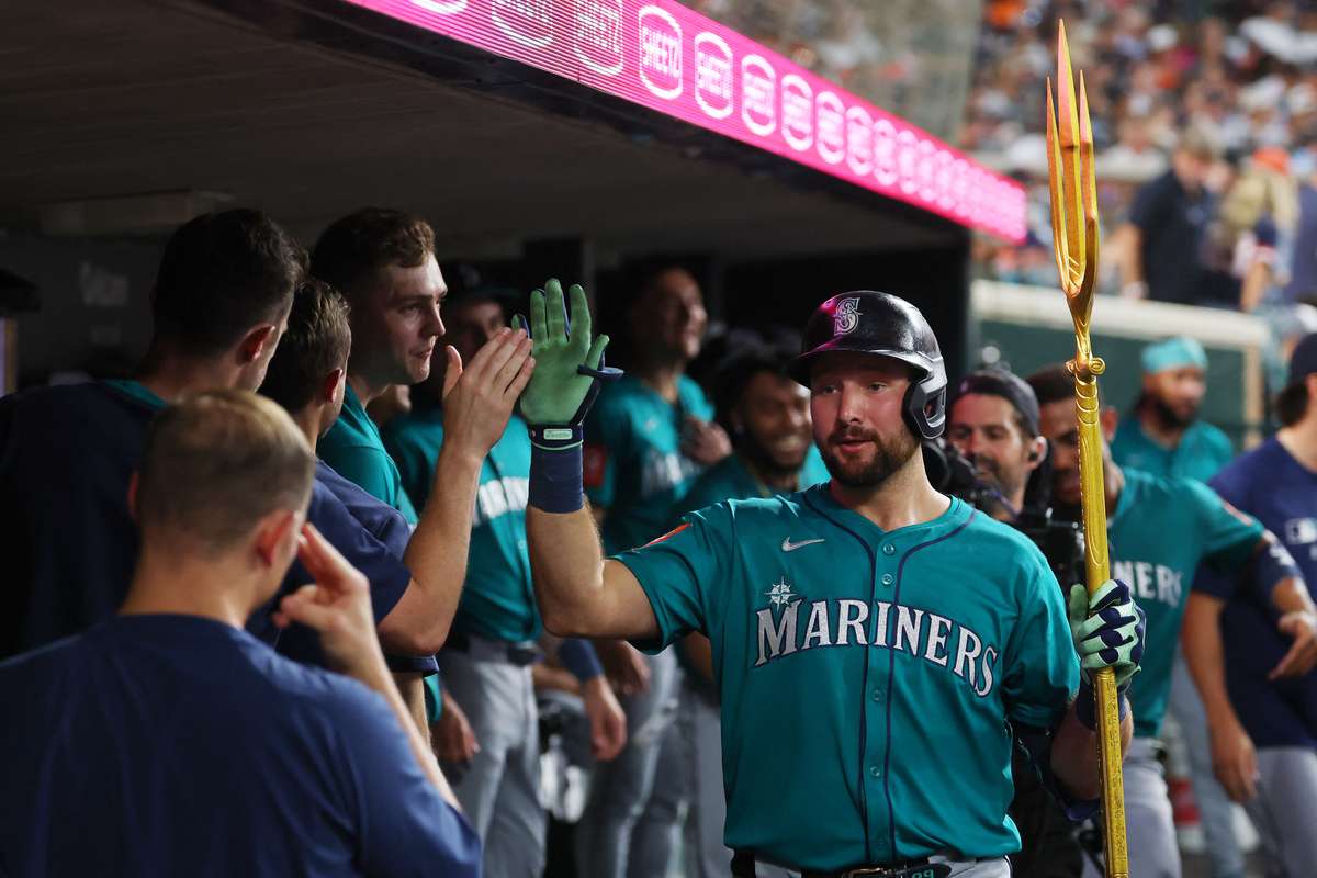 Cal Raleigh hits record-breaking 38th home run before All-Star break ...