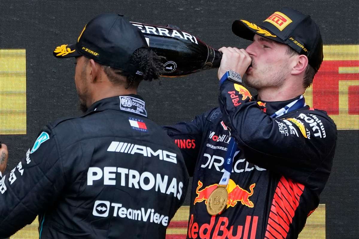 Verstappen chápe, že sa ľudia pri dominancii iba jedného tímu nudia ...