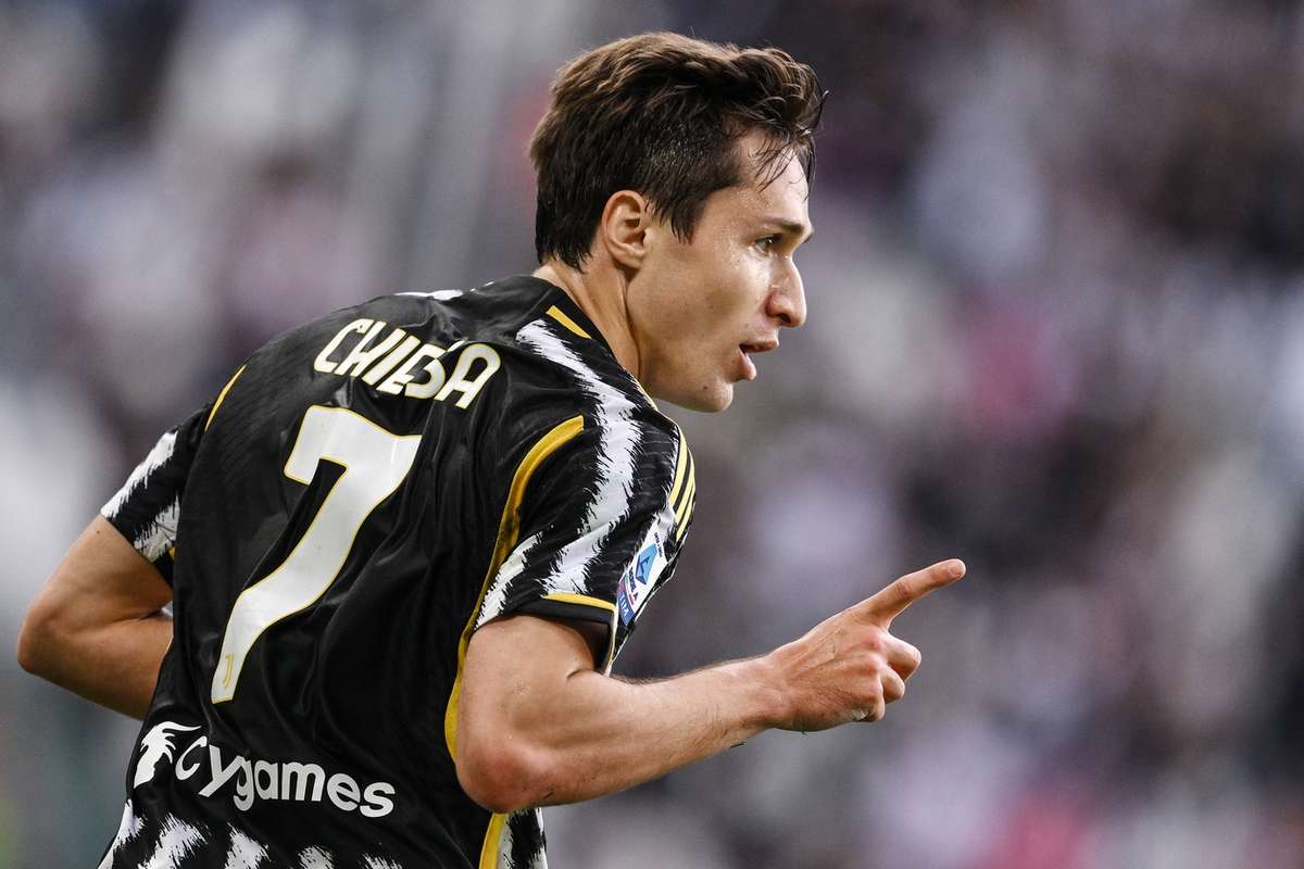 Liverpool confirm signing of Juventus winger Chiesa on 'long-term deal ...