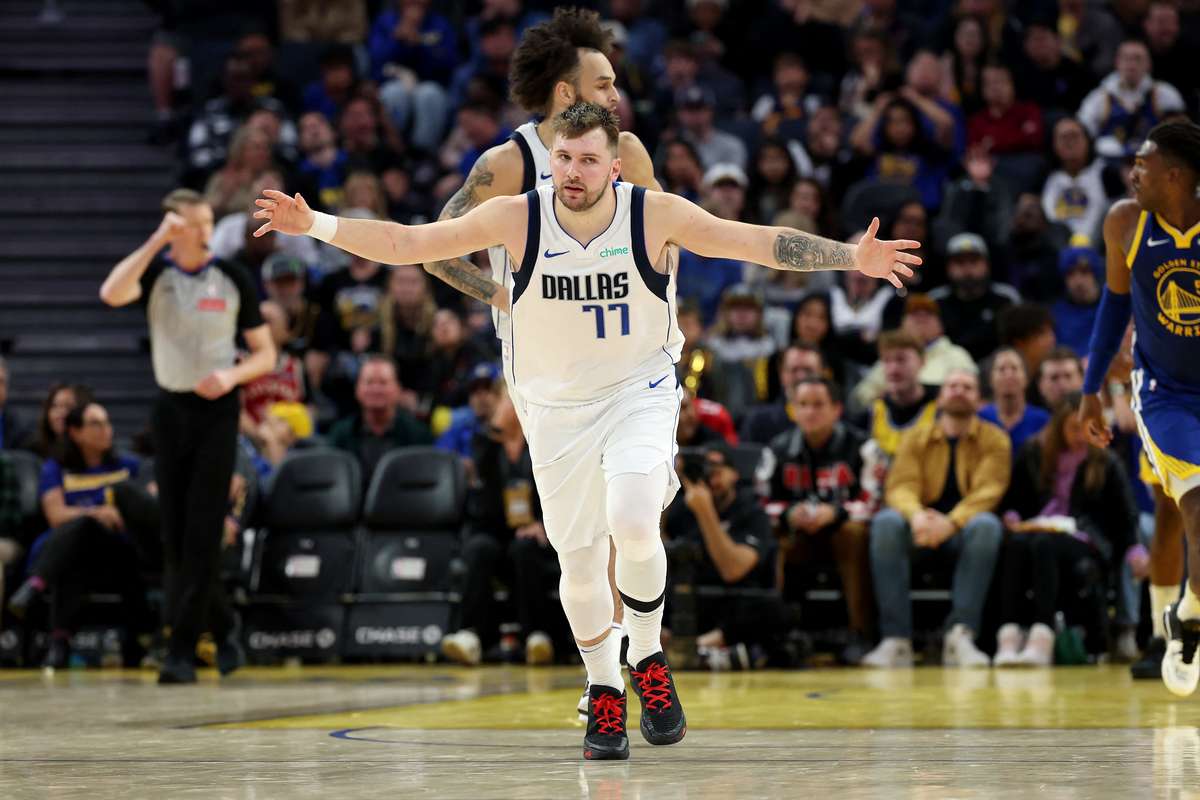 NBA roundup: Dallas Mavericks defeat Golden State Warriors in record ...