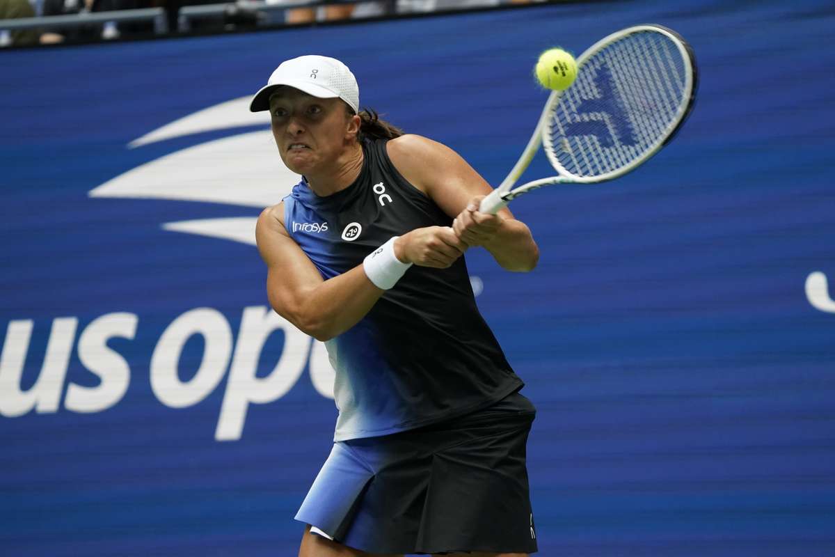 Swiatek inicia defesa do título do US Open com vitória sobre Peterson ...