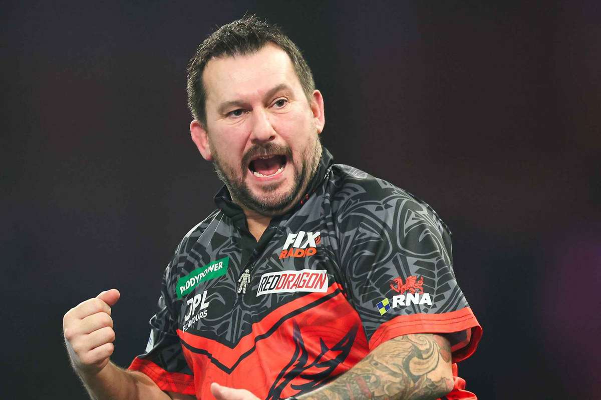 Darts-WM: Clayton beendet Harryssons Traumlauf – Ratajski nächster ...