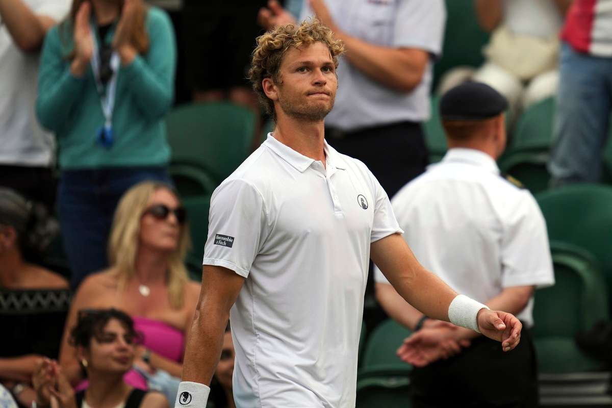La sensación de Wimbledon se ve obligada a retirarse tras vomitar en la ...
