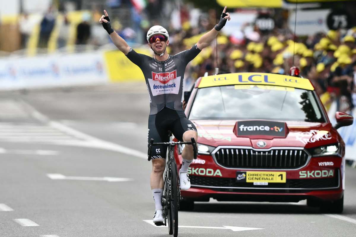 Kaden Groves wins stage 20 at Tour de France, Tadej Pogacar holds lead ...