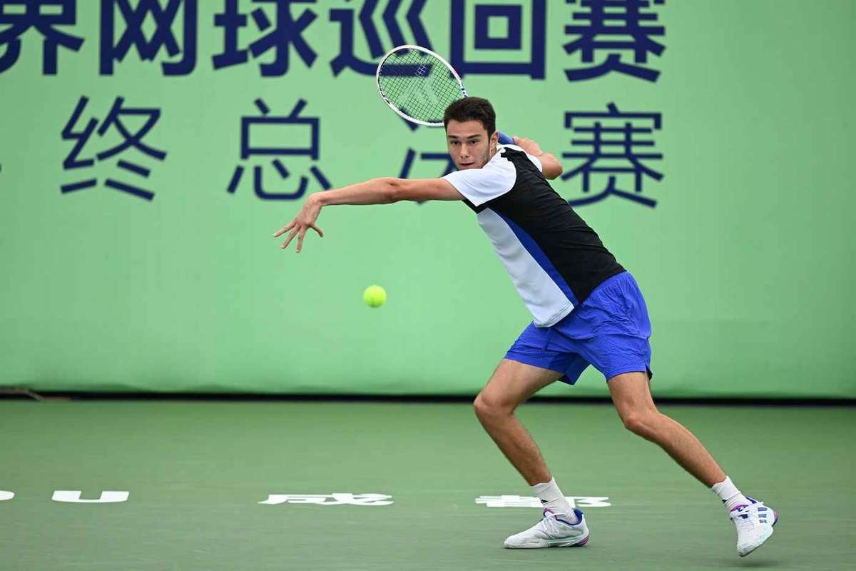 Luca Preda a abandonat în finala mică a Turneului Campionilor pentru ...