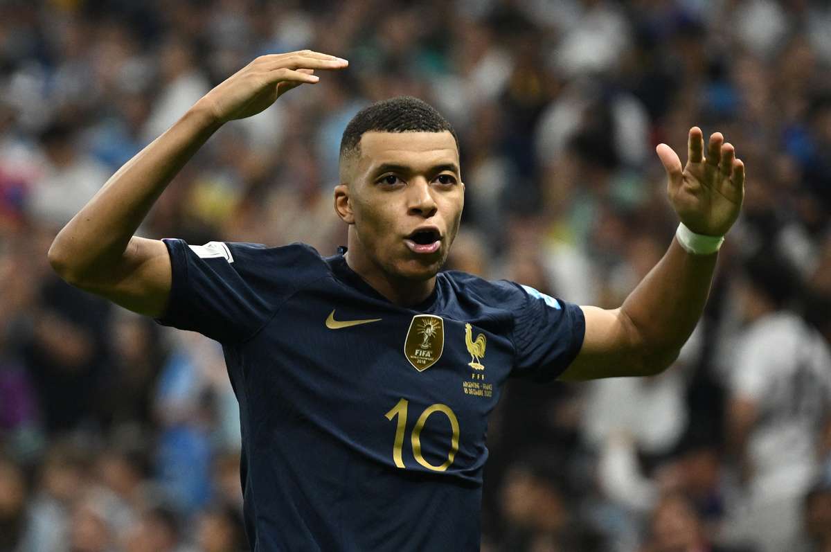 Mbappe's brilliant hat-trick in vain on Messi's magical night in Qatar ...